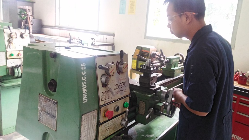 LAB TEKNIK MESIN - Fakultas Teknik dan Ilmu Komputer